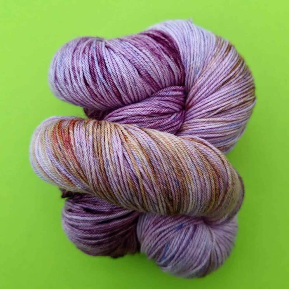 Køb KnitsByBendix hos Handdyed.dk